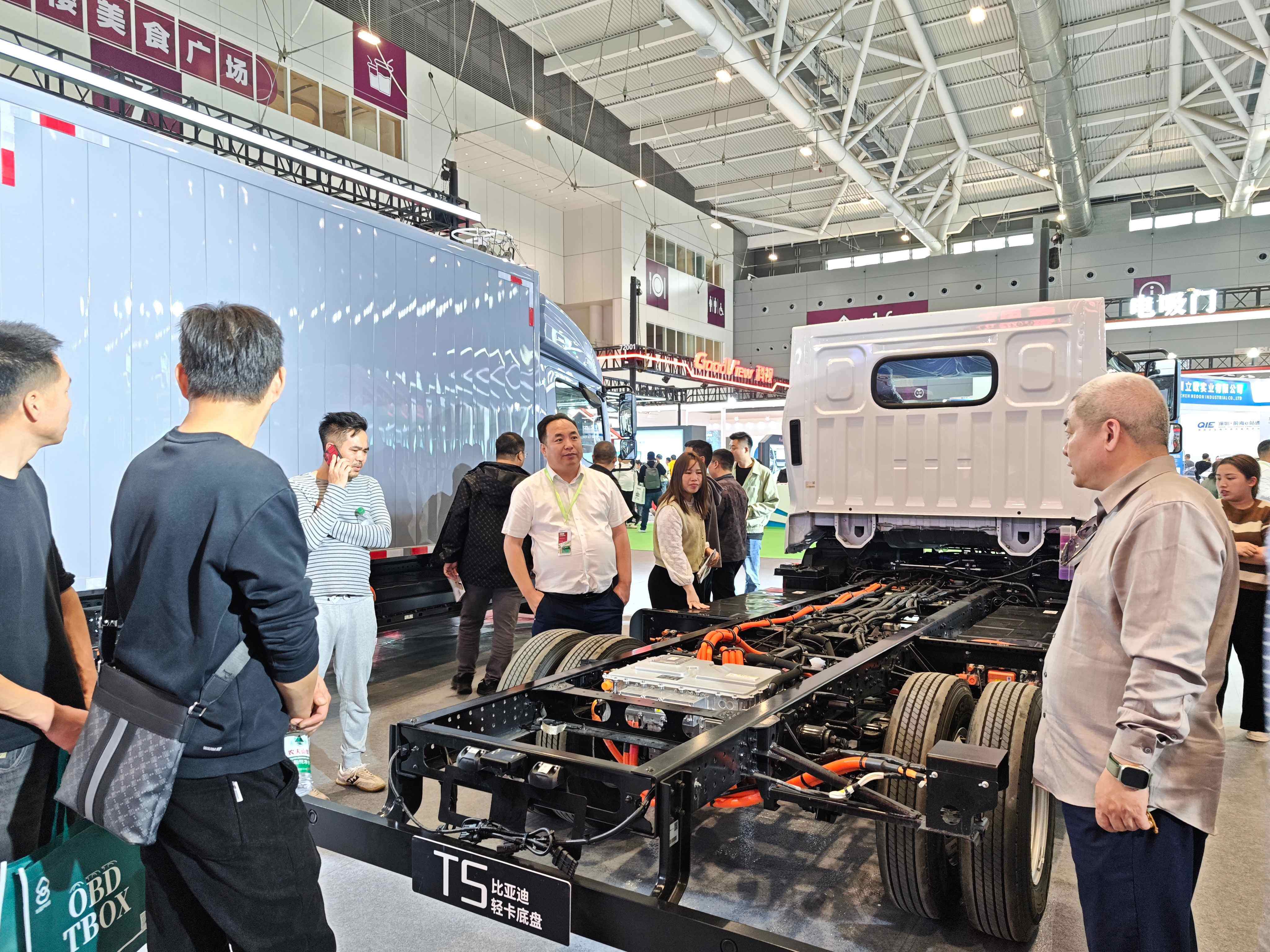 比亚迪2025款轻卡T5矩阵亮相深圳国际商用车生态博览会